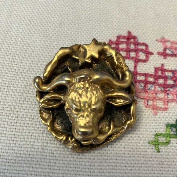 Tortolani | Jewelry | Vintage Tortolani Bull Brooch | Poshmark